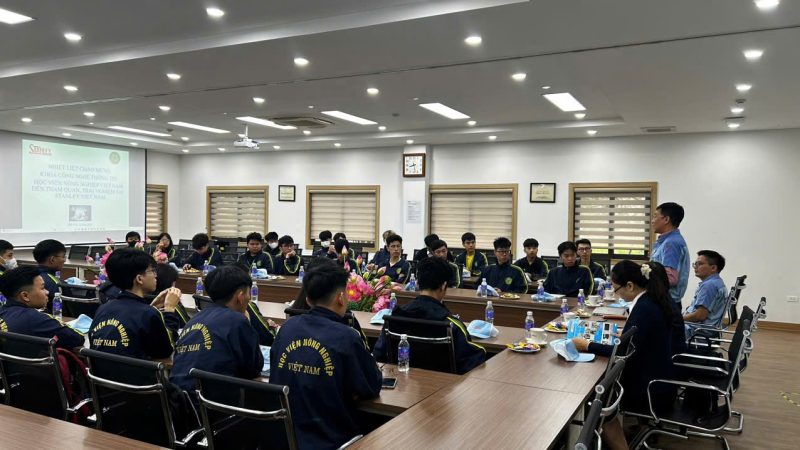 [Kết nối doanh nghiệp] Sinh viên K70 Khoa CNTT tham quan trải nghiệm ...